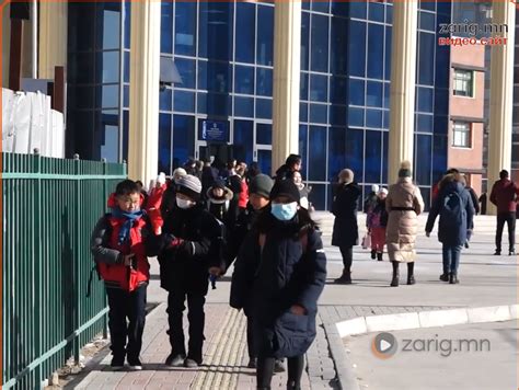 Эцэг эхчүүд Хүүхдийн маань толгой дээрээс тоосго уначих вий машинд