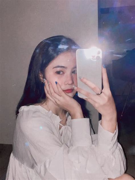 Mirror Selfie ถ่ายรูปหน้ากระจกใช้ฟิลเตอร์ Ig 📸 🌷 แกลเลอรีที่โพสต์โดย Jjthicha Lemon8