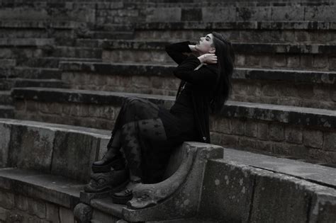 Premium Photo Young Female Model Posing On Steps