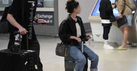 캐리어 밀지 않고 타고 다녀요