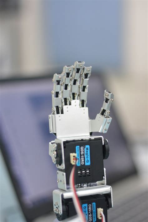 Emg Controlled Humanoid Robotic Arm For Amputees The Ieee Maker Project