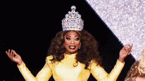 Beauty Queen Crown Gif Beauty Queen Crown Wave Discover Share Gifs