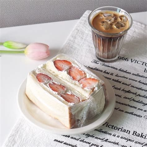 딸기 샌드위치 만들기