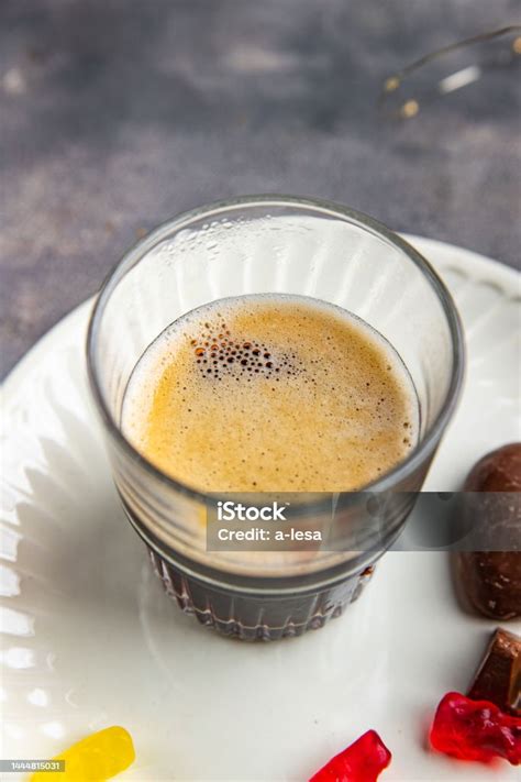 쿠키와 함께 크리스마스 뜨거운 커피 새해 달콤한 디저트 홈 휴일 식사 음식 간식 테이블에 복사 공간 음식 배경 소박한 상위 뷰 0명에 대한 스톡 사진 및 기타 이미지