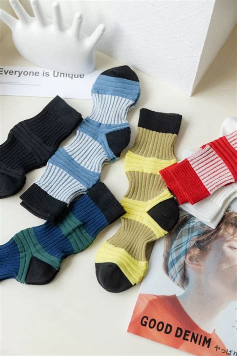 Веселі смугасті кольорові шкарпетки Smth