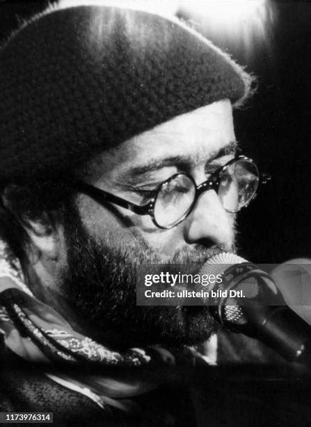 Lucio Dalla Photos Photos And Premium High Res Pictures Getty Images