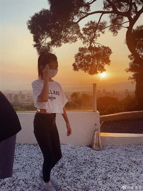 曹格老婆晒与儿女合照 Joe身高快赶上妈妈grace腿长惊人新浪图片