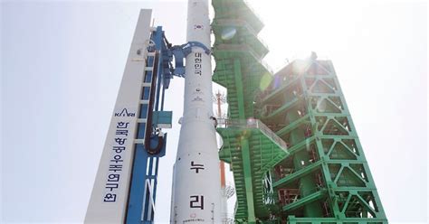 [속보] ‘누리호 발사대 기립 완료