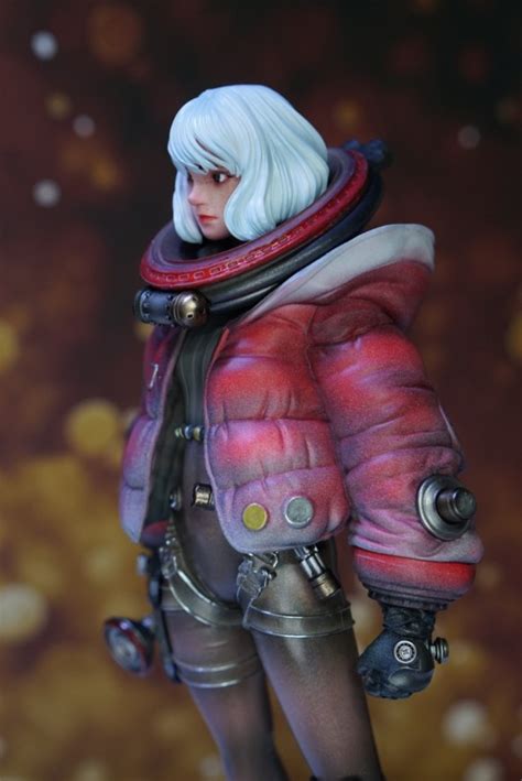 16 우주복을 입은 소녀