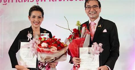 รวมรูปภาพของ ปรบมือรัวๆ ม ล ขวัญทิพย์ เทวกุล นีโน่ เมทนี รับรางวัลเกียรติคุณ ศิษย์เก่า