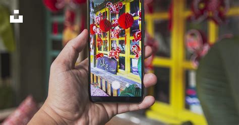 Personne Tenant Un Smartphone Android Noir Photo Image Gratuite De Hồ Chí Minh Sur Unsplash