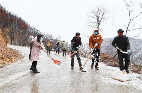 湖南新田：融雪除冰保安全 人民图片网