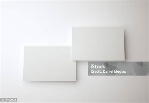 3d 일러스트레이션 두 개의 빈 흰색 명함 의 모형 명함 디자인 템플릿입니다 0명에 대한 스톡 사진 및 기타 이미지 0명 3차원 형태 공란 Istock