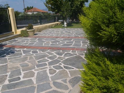 Ακανόνιστη πετρα Καρύστου γκρι μαύρο κατάλληλη για πάτωμα εξωτερικού ή