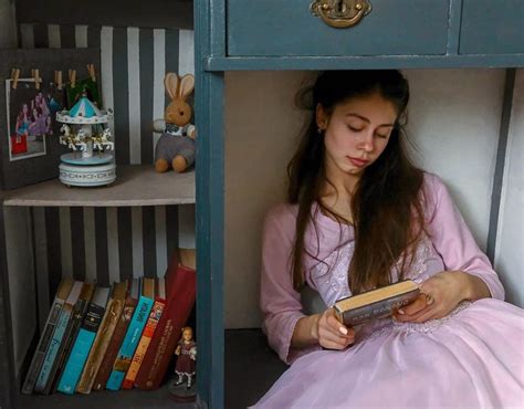 Девушка за чтением