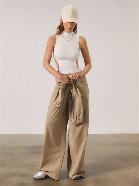 Surima بنطلون كارجو نسائي، لون بني، طراز كاجوال، مشابه لما يرتديه