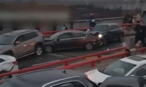 道路结冰 苏州高架桥百余辆车追尾 至少9伤 苏州工业园区 车辆 大纪元
