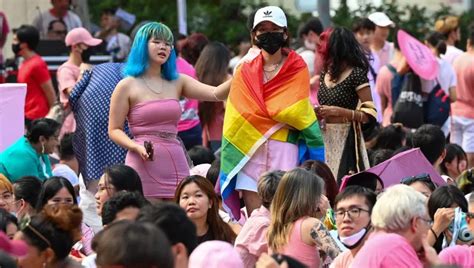 Singapore Lifts Gay Sex Ban Blocks Marriage Equality Arise News
