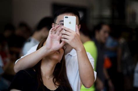Farhads And Pauls Week In Tech Apples China Conundrum And Samsungs