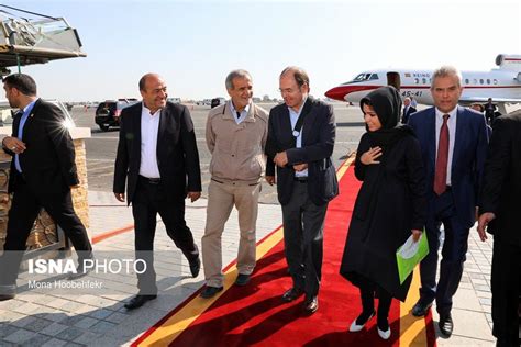 عکس استفبال پزشکیان از مهمانان‌خارجی با لباس غیر رسمی