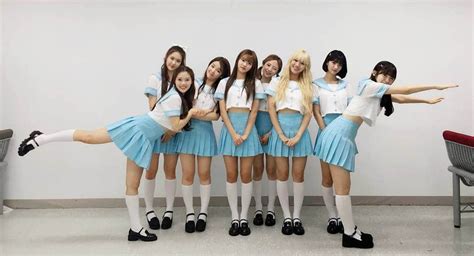 걸그룹이 입은 교복 st 무대의상 인스티즈 instiz 인티포털 카테고리