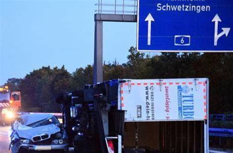 Auto Und Lastwagen Kollidieren