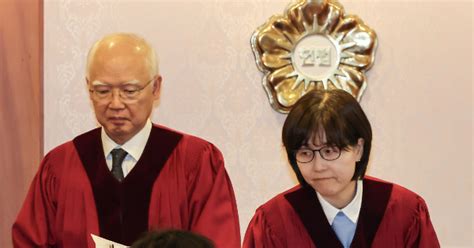 민주당 탄핵 사유서 수정 논란“무식한 주장 쓴 웃음만”