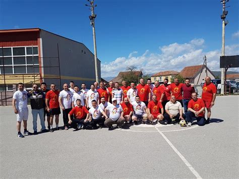 Старите победија против младите на традиционалниот фудбалски нaтпревар во Велгошти • Webohrid