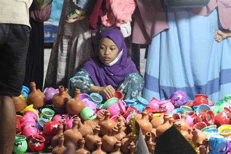 Potret Pasar Rakyat Rebo Wekasan Desa Suci Gresik Satu