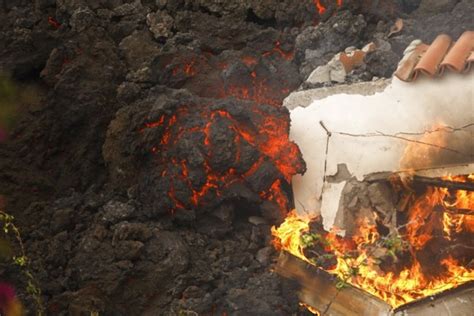 Canary Island Volcano Sends Thousands Fleeing See Photos