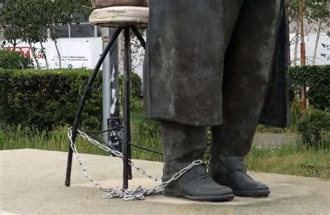 С Зориг агсны хөшөөг гинжилжээ