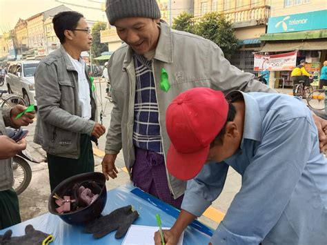 Dvb မြန်အောင် ဖဲကြိုးစိမ်းလှုပ်ရှားမှု ကျောင်းသားမိဘ ၄၀၀ ကျော် ပါဝင်လာ