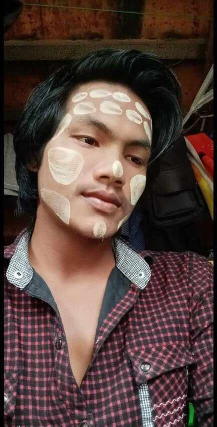 ထားဝယ်မြို့အဝင် စစ်ဆေးရေးဂိတ်တွင် စစ်သားများက လူငယ် ၁ ဦးကို ၀ိုင်းရိုက