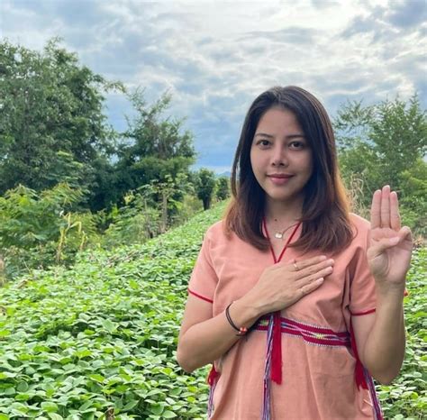 လေးကေ့ကော်မြို့လေးမှာ သူမ စပြီးတည်းခိုခဲ့စဥ်က ညီမအရင်းလို ကာကွယ်စောင့်ရှောက်ပေးခဲ့ကြတဲ့ သူတွေအတ