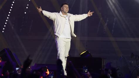 Quevedo Arranca Su Gira Dqe ‘abrazado Por Los Incondicionales De Su