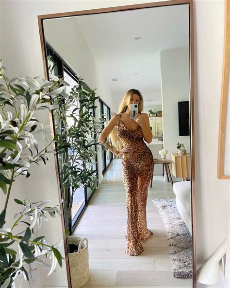 Ashley Schultz Sizzles In Bikini Captivating Every Gaze