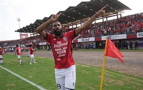 Sylvano Comvalius Signs Two Year Contract With Suphanburi Football Tribe Asia