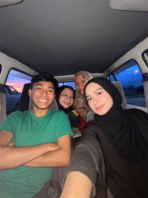 Dobi Runnnn In 2025 Cute Couple Videos Couples Emoji Airport Pictures