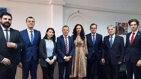 Министерот Едмонд Адеми и министерката за Романците во странство Наталиа Елена Интотеро Ќе се