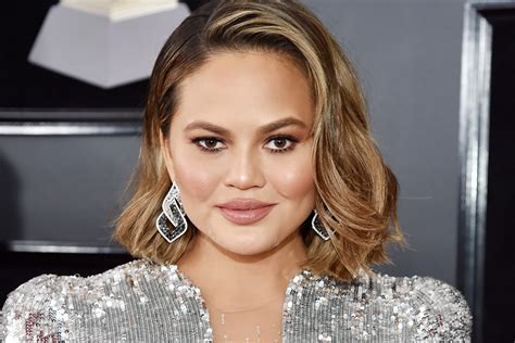 Chrissy Teigen Just Posted A Naked Image Of Her Post Partum Body This Is My New Body Newbeauty