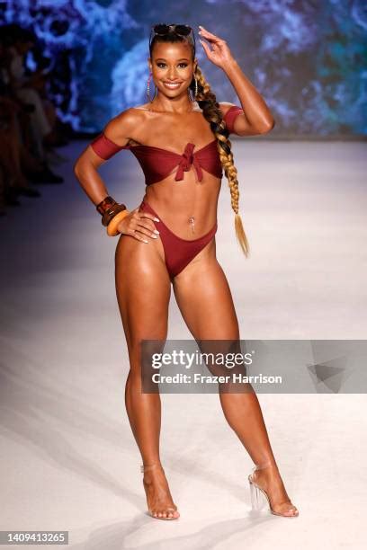 Florida Sun Model Photos And Premium High Res Pictures Getty Images