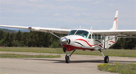 Nos Avions Cessna Gran Caravan 208b Pilatus Porter Parachute Occitanie