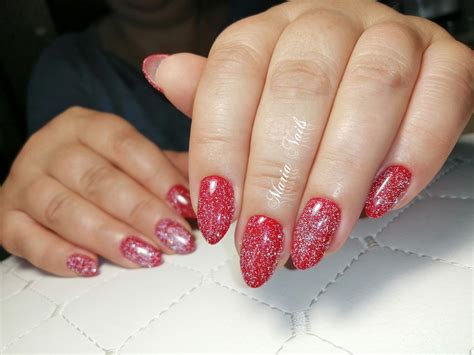 Красный маникюр светоотражающий топ