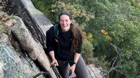 कोण आहे ती महिला पायलट जिचे हेलिकॉप्टर अमेरिकेच्या विमानाला धडकून कोसळले अपघातात 67 जणांचा