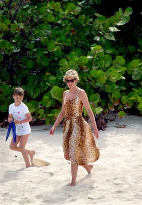 Photos Lady Di Sunbathed Nude In The Garden And Queen Elizabeth Hated It