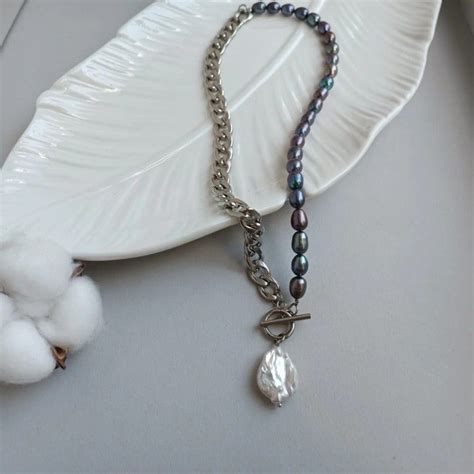 Чокер з чорних перлин