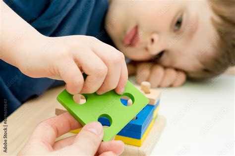 Foto De Matching The Shapes 3d Wooden Constructor Implement For
