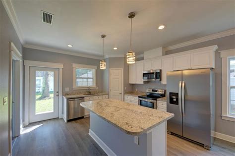 Daisy Golden Construction