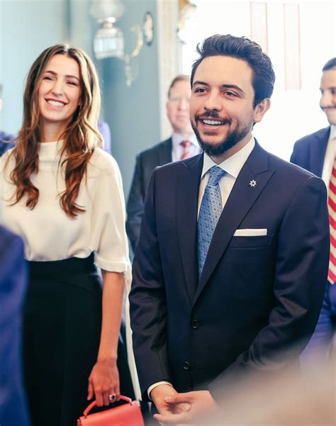 في أول ظهور بعد غياب الأميرة رجوة ترافق الأمير الحسين إلى سنغافورة