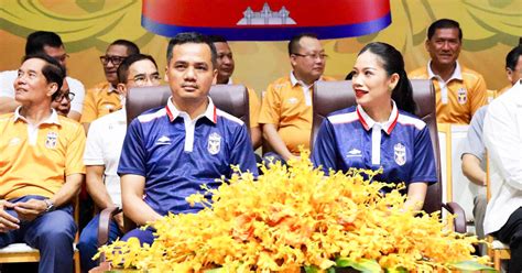 ឯកឧត្តមអភិសន្តិបណ្ឌិត ស សុខា កោតសរសើរ និងថ្លែងអំណរគុណដល់ សួន ចាន់ណារ៉ូ